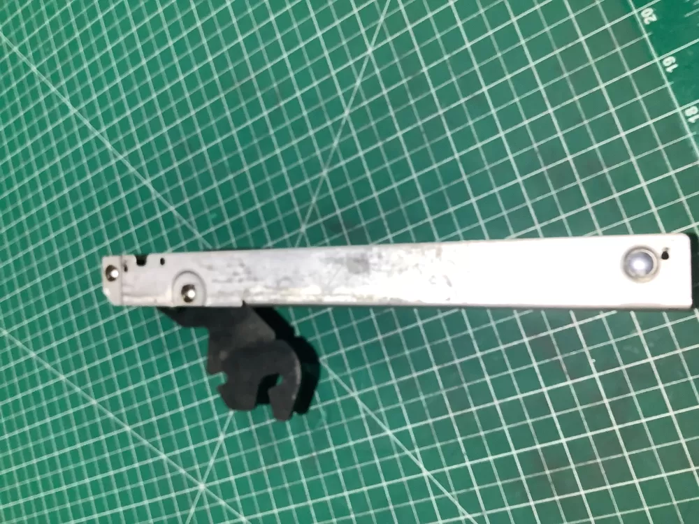 Viking 023798-000 Oven Door Hinge AZ131552 | SL243